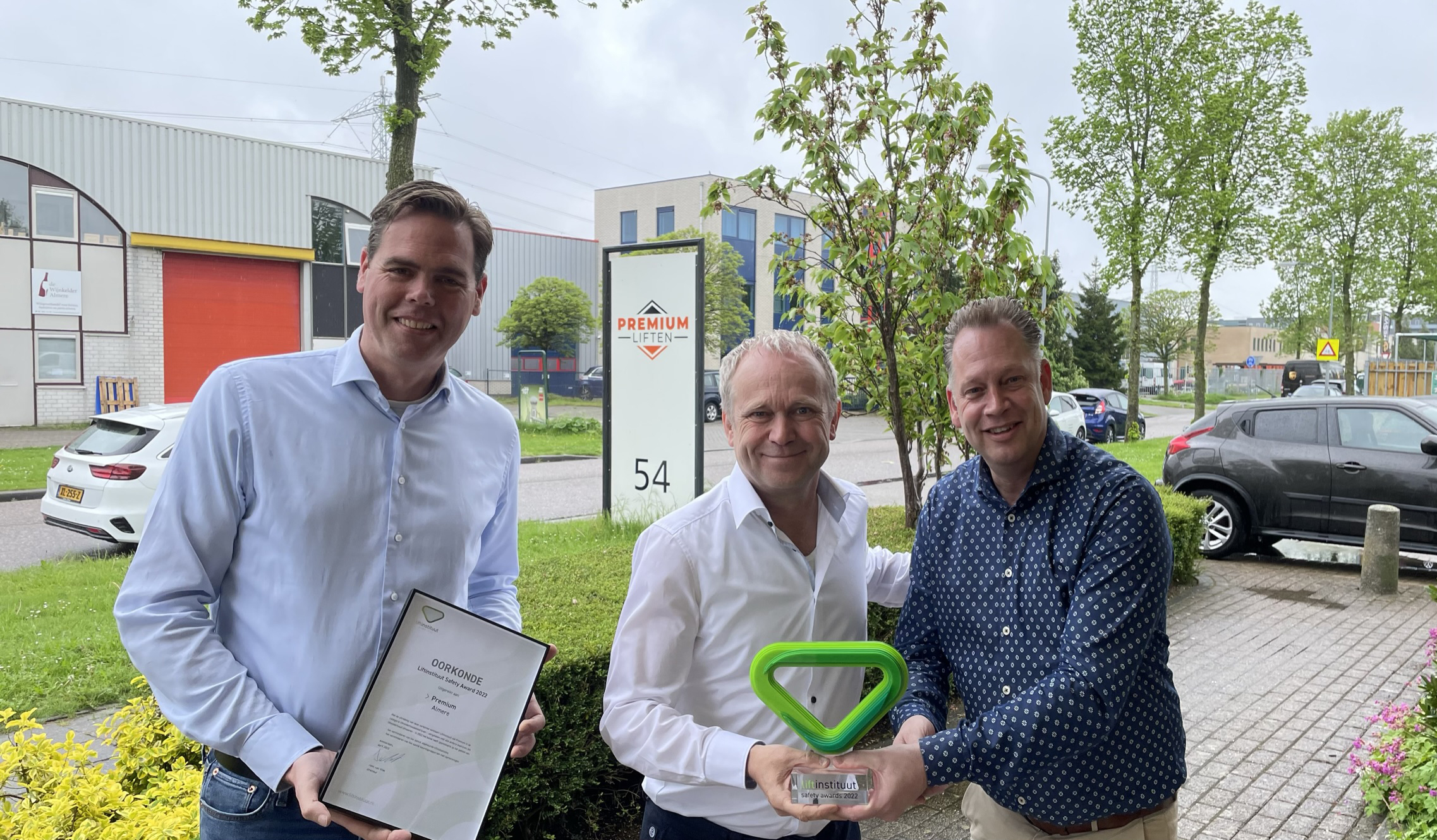 PREMIUM Liften krijgt aanmoedigingsoorkonde Safety Award ...